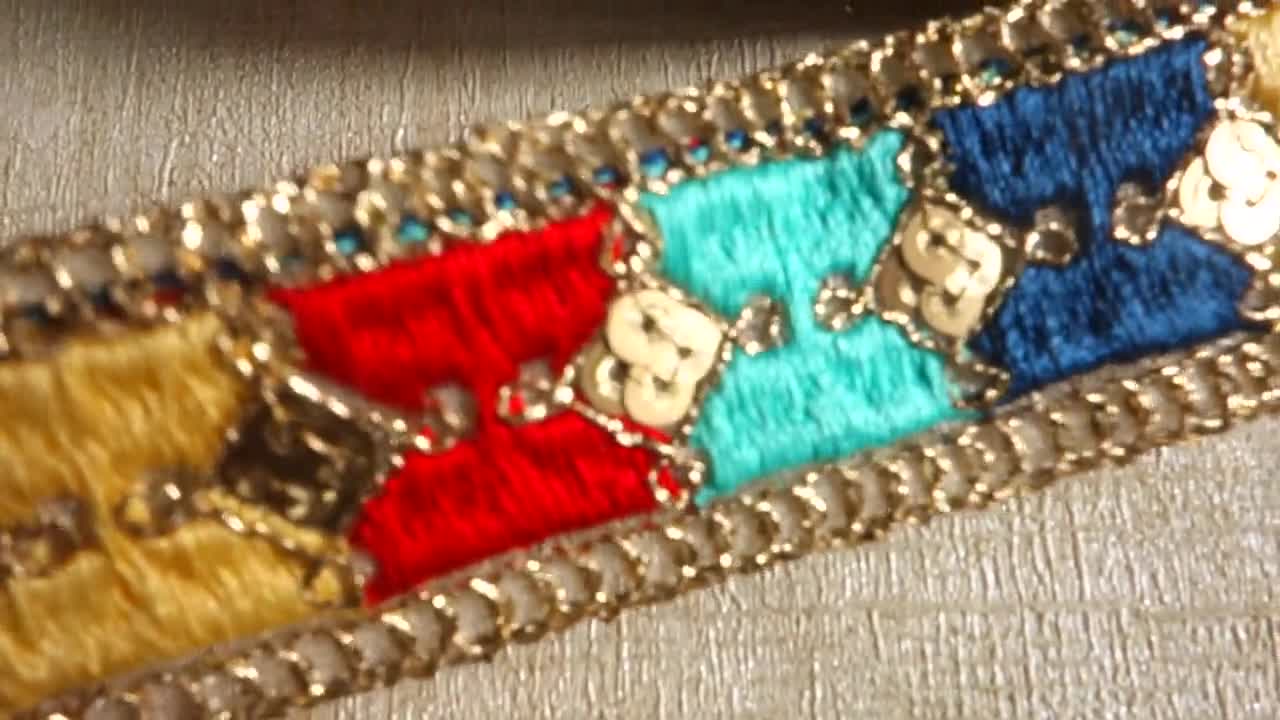 Red Pink triangle pattern broad border 9.8 Yards multi color trim saree ...