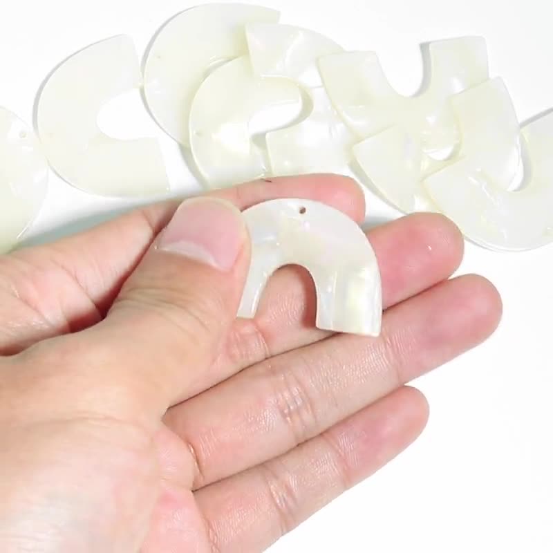 Color Code: A784-39.73x25.96x2.51mm Acetate U Pendant Findings Jewelry ...